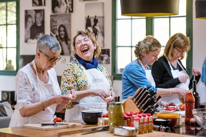 Cooking vs. Baking: Which Culinary Hobby Is More Fulfilling for Seniors?
